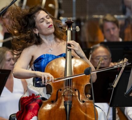 Chicago Classical Review » » Eloquent debuts for conductor Lewis, Clyne ...