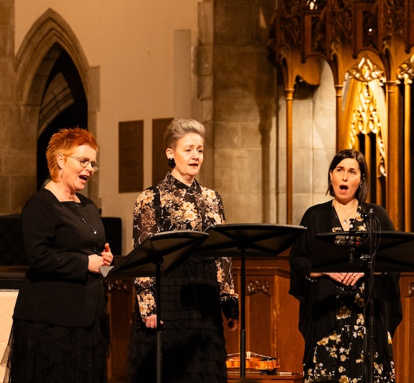 Chicago Classical Review » » Trio Mediæval brings glowing warmth to ancient music